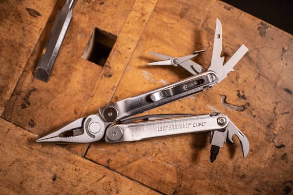 Lighter popular models! New multi-tool "CURL" packed with Leatherman's ...