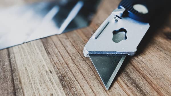 What is the identity of the "foldable cutter" of 100 Daiso? It was a ...